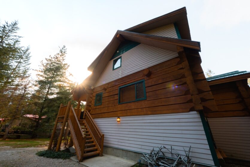 Lakefront Log Home | Kootenays Airbnb near Nakusp